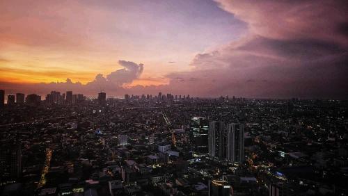 Sunset view&Comfort stay in Makati by Luca's Cove Deals & Reviews ...
