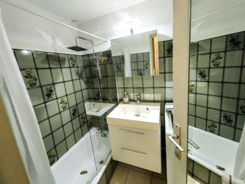 Villa Mitoyenne Calme Avec Piscine Et Parking, Proche Plage Pour 6 Personnes - Fr-1-607-28 - Marseillan