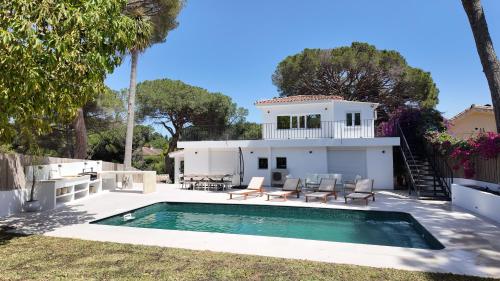 Casa Bahari Near The Beach With Pool, Bbq, And Lounge - Marbella