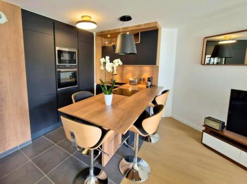 Sublime Appartement 4 Etoiles Neuf T3 Aputeaux 61m2 Proche La Defense, 10m2 De Terrasse Avec Magnifi - Puteaux
