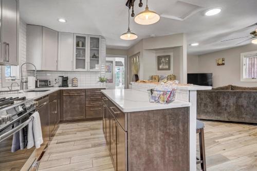 The Loft ~ Smart Tv ~ Firepit ~ Self Check-in - Colorado Springs, CO