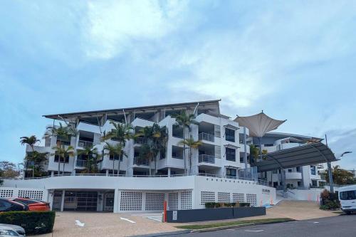 Beach And Breeze - Mooloolaba