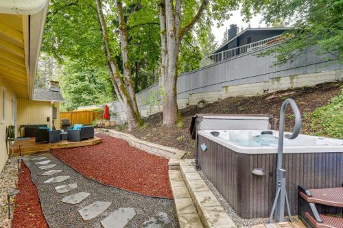 Close To Light Rail! Sammamish Home W/ Hot Tub - Kirkland, WA