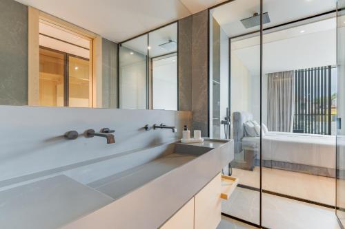 Chic Two-bedroom En Suite In Central Town - Savoy Residence - Funchal