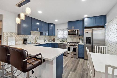 Modern City Ranch 3 Bdrm Family Home Access By Dirt Road - Little Rock Lake, Juniper Hills