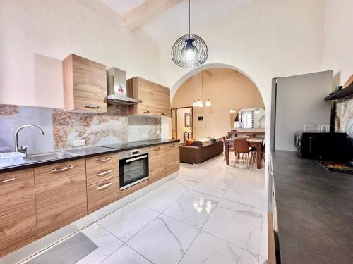 Charming Townhouse With Rooftop - Valletta