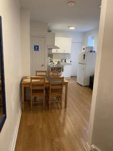 Quad Room With Private Bathroom 536a-two Bedrooms - トロント