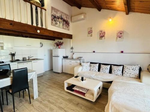 From €40pp - Appartement T3 avec terrasse, climatisation et parking ...