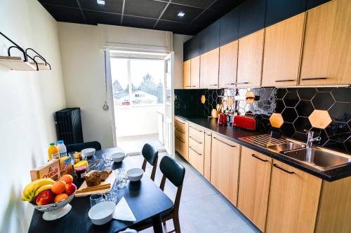 Bel Ami 02 - Turquoise & Or - Moderne Chic - Centre Ville - Acces Jardin - Clim - Wifi - Parking - L - Schiltigheim