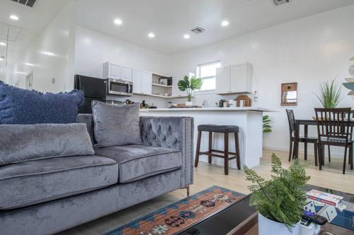 Vibrant Gray Downtown Loft - Metairie, LA