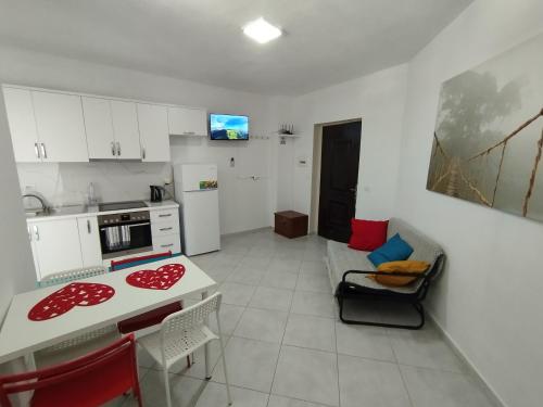 Irek's Vlora Plazhi i Vjeter Apartments Deals & Reviews, vlore ...