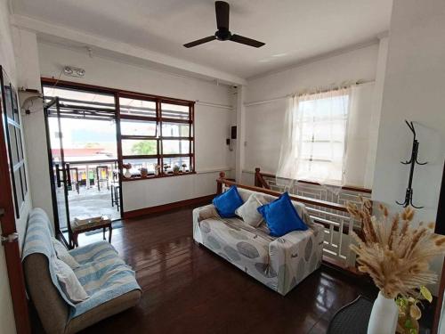 Myguide Travellers Inn - Coron