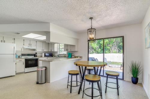 2 Mi To State Parks! Crystal River Home W/ Yard - Crystal River, FL