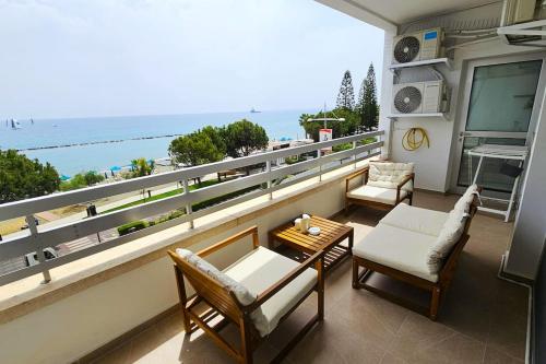 Molos Beachfront City-centre - Limassol