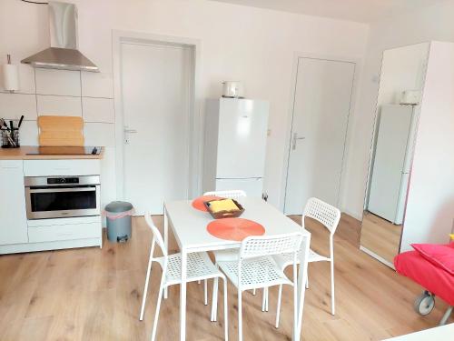 Maison Lydie - Meuble De Vacances 3 Etoiles - Charleroi
