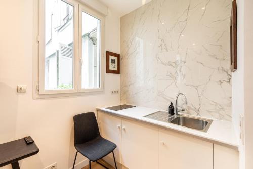 Guestready - Elysee Palace Marble Haven - Grand Palais