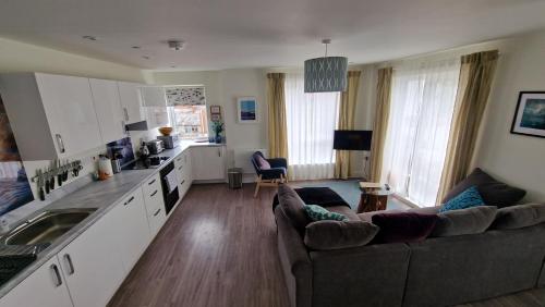 Number 15 Luxurious Two Bedroom Apartment - Free Secure Parking - Exmouth