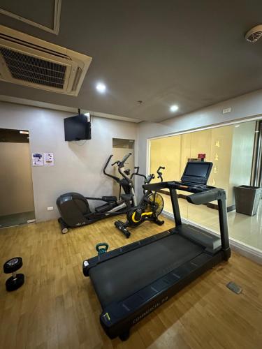 From $14 - Condo with Balcony & Pool in Pasay near NAIA Terminal 3, Manila