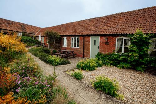 Thatchers Cottage - Rudge Farm Cottages Deals & Reviews, bridport ...