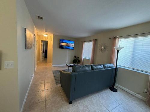Sea Breeze-2 Br Apartment- Centrally Located - West Palm Beach, FL