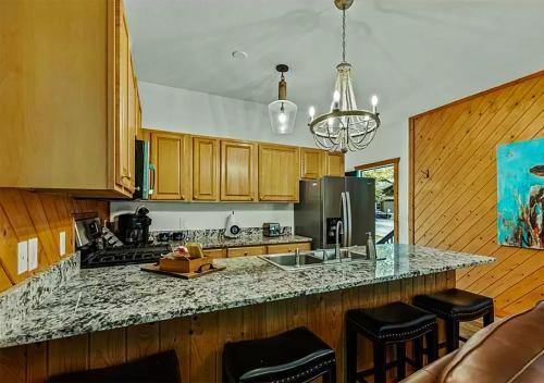 3 Minutes To Posh Downtown Or Majestic Dry Falls - Highlands, NC