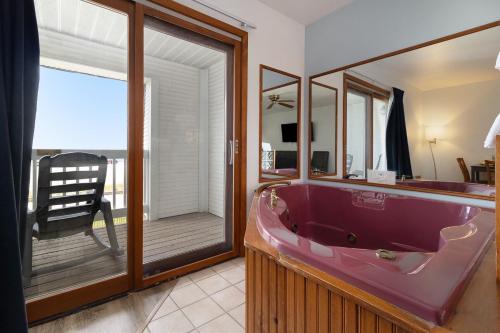 Snyders Shoreline Inn - Ludington, MI
