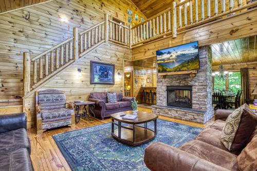 The Circle Of Life, Hot Tub, Theater Room, 560 Free Tickets Each Paid Day - Gatlinburg, TN