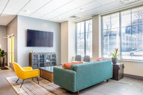 Walker's Point Studio With Gym And Balcony - Milwaukee, WI