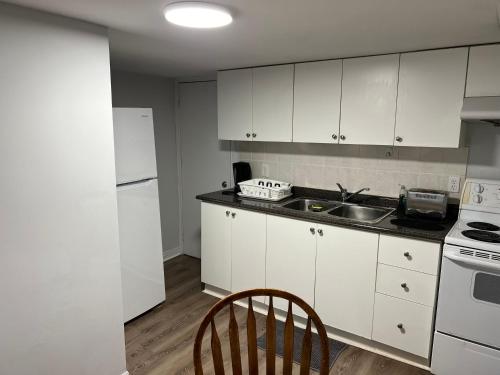 Cozy Basement 2 Bedroom 2 Bath With Parking - Vaughan