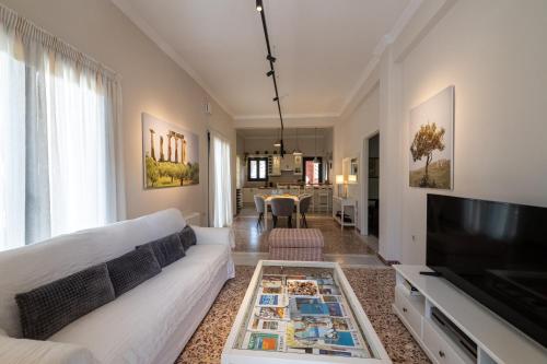 Angelinas Quarters - Kalamata Mediterranean Villas - Kalamata