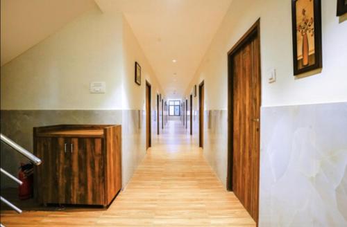 HOTEL MOON LITE RESIDENCY - Marve Road Malad West 𝗕𝗢𝗢𝗞 Mumbai Hotel