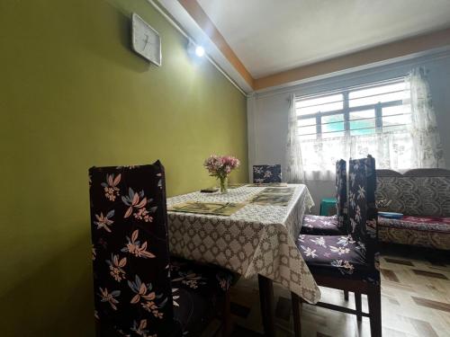 Pinescape Homestay - Kurseong