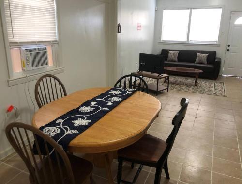Private 3 Bedroom And 1 Bathroom House, Direct Nyc Manhattan Train A 15 Minute Walk Away - New Jersey