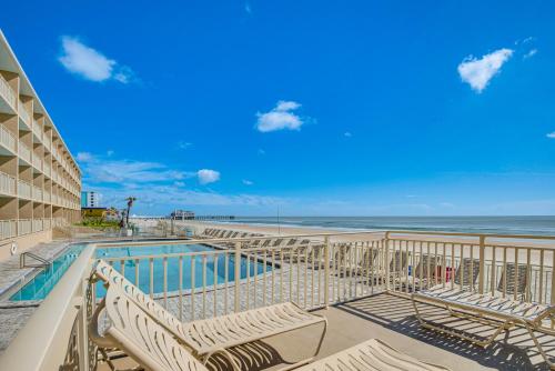 Cozy Daytona Beach Condo - Steps To Ocean! - Daytona Beach, FL