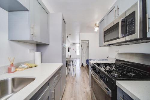 Ocean Drive Comfy Apt, W/2 Queen Beds By The Beach - Fisher Island, FL
