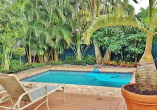 Tropical Bungalows With Heated Pools - パーム・ビーチ, FL