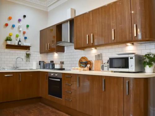 Strathmore Apt Scarborough, Pool, Gym, Parking - Scarborough