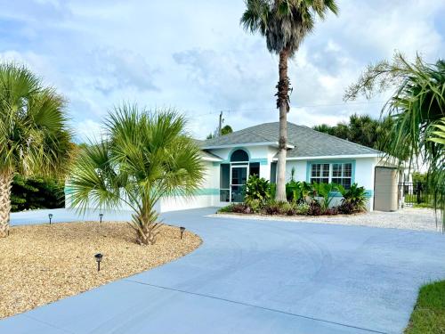 Coreys Coastal Beach Getaway - Palm Coast