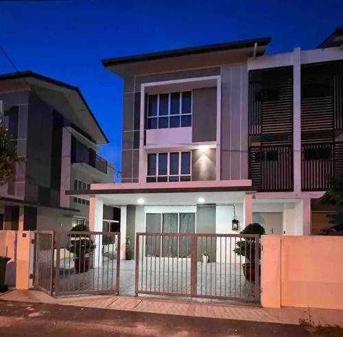 Kuala Selangor Semi -D 28pax Ev Wallbox Ktv - Kuala Selangor