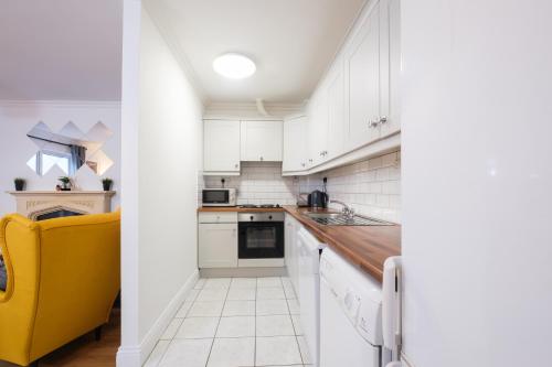 Stylish City Centre Townhouse, Sleeps 12 With Parking - Galway