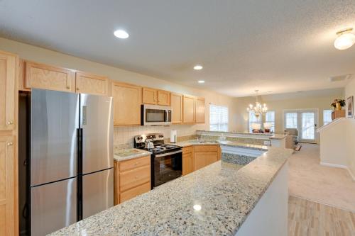 Central Greensboro Townhome + Pool Access! - Haw River State Park, Browns Summit