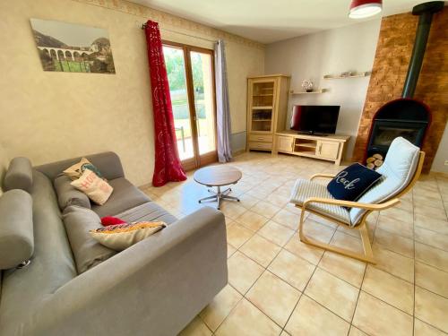 From €41pp - Maison 6p, 3ch, piscine, jardin, terrain de pétanque ...