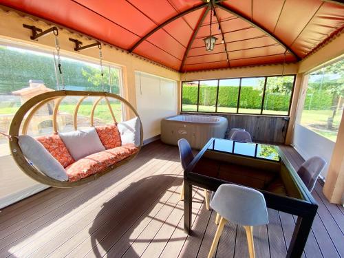 From €41pp - Maison 6p, 3ch, piscine, jardin, terrain de pétanque ...