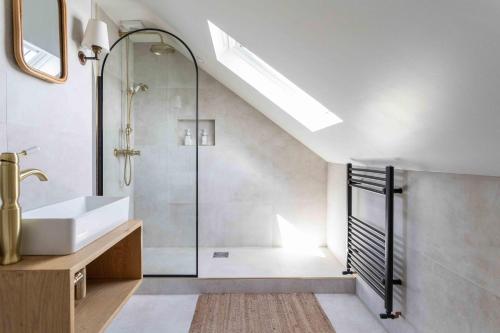 Pass The Keys Modern 5-bedroom Luxury Home In Watford Close To Harry Potter Studios Free Parking - Watford