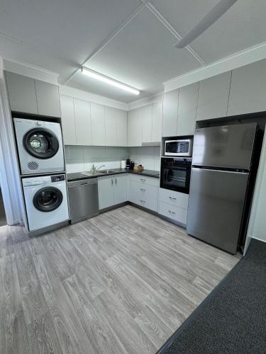 Essex Court - Beach House Motel - Townsville