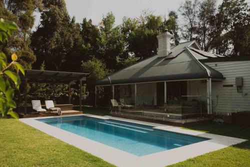 Herrings House, An Iconic Designer Nature Retreat - Willunga