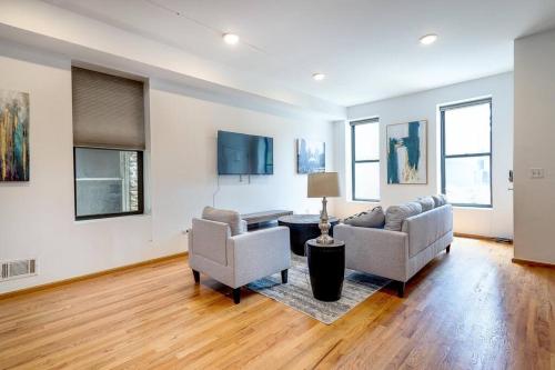 Goose Island Central Downtown Prime Location With Access To Patio Chi - 1 - Evanston, IL