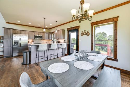 Scenic Getaway W/ Deck: 7 Mi To Mammoth Cave Park! - Nolin Lake, KY