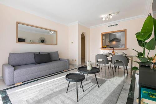 Luminous Apartment Puerto Banus, 2 Bedrooms And Parking - Costa del Sol