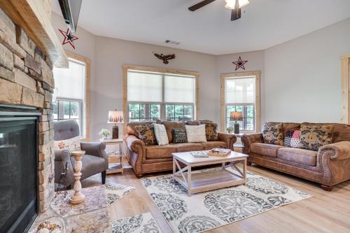 Hot Tub & Ev Charger: Helen Getaway W/ Views! - Helen, GA
